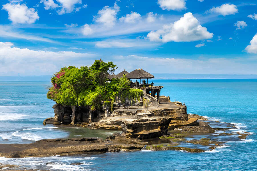 Tanah Lot Temple, Bali: Best Time to Visit & Travel Tips